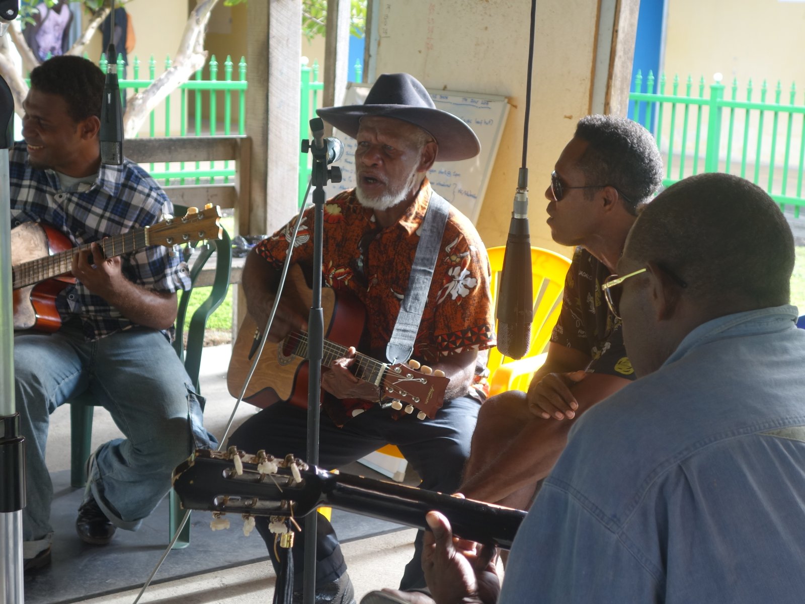 STRING BAND LOVERS! - Solomon Islands Broadcasting Corporation (SIBC)