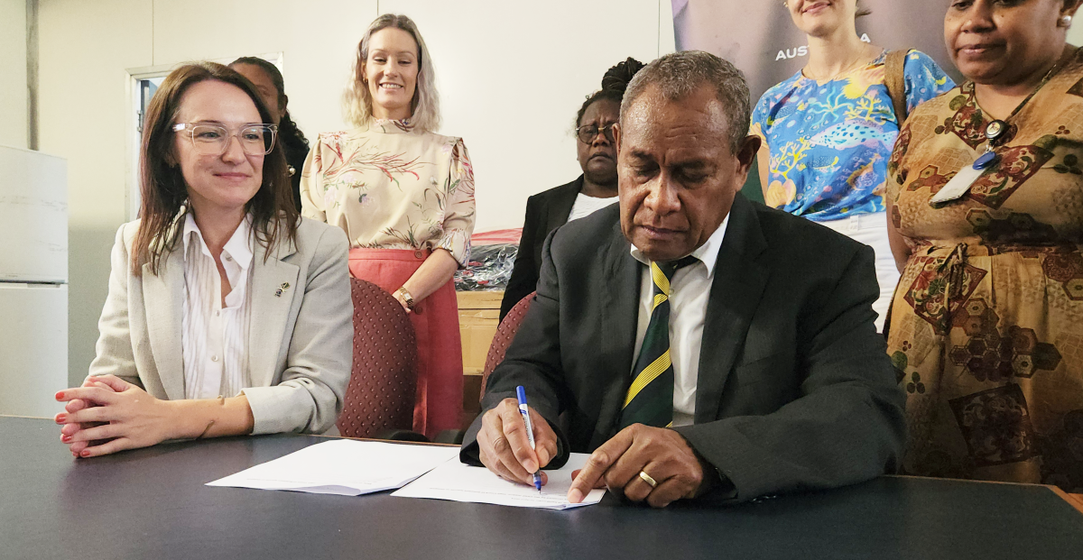 Australia donates ICT equipment to High Court - Solomon Islands ...